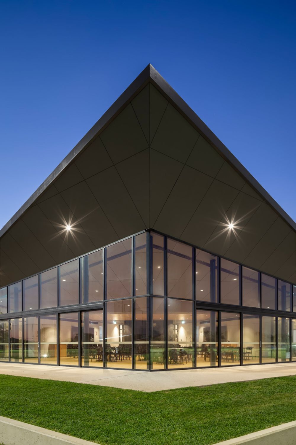 Weigall Oval Sports Club Building — JPE Design Studio